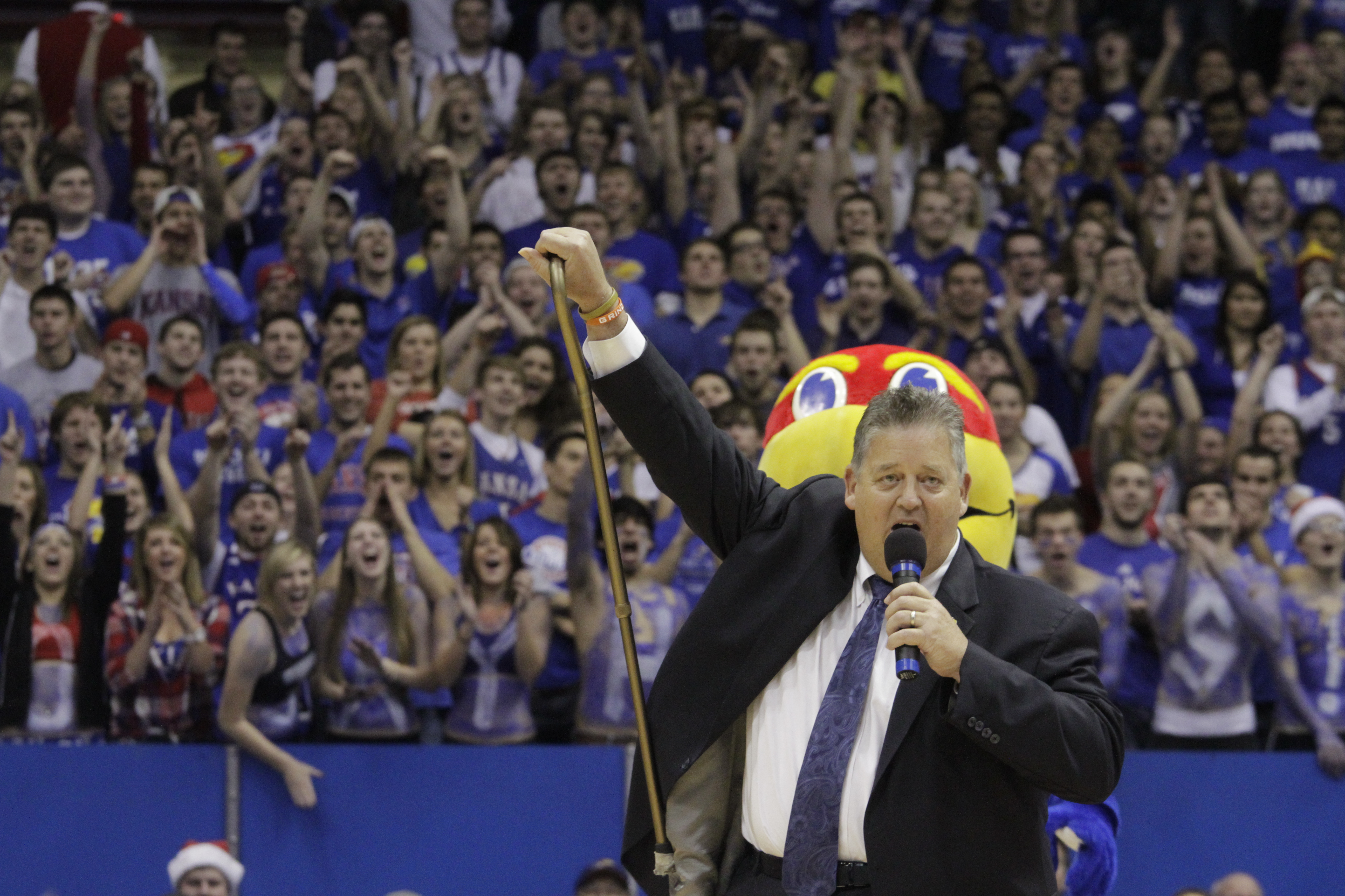 Charlie Weis wins over fieldhouse crowd | News, Sports, Jobs - Lawrence ...